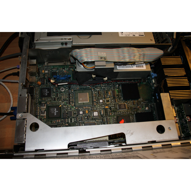 Serveur Dell power edge 2550 bi processeur rackable linux windows