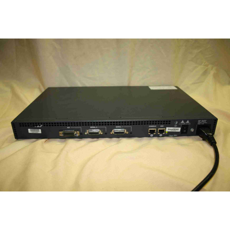 routeur cisco systems 2501 series réseau professionnel adsl internet